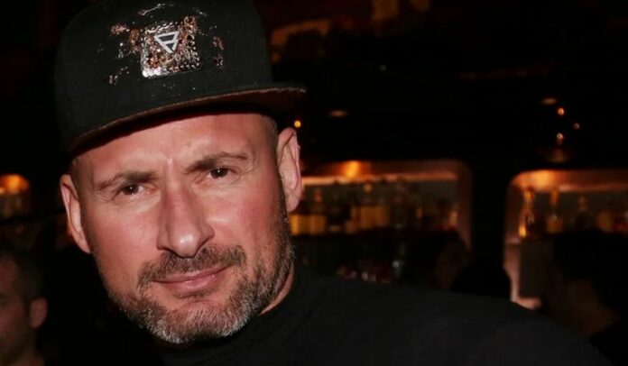 Τα έσπασε όλα στην τουαλέτα που είχε «ταμπουρωθεί» ο Πάνος Αργιανίδης!